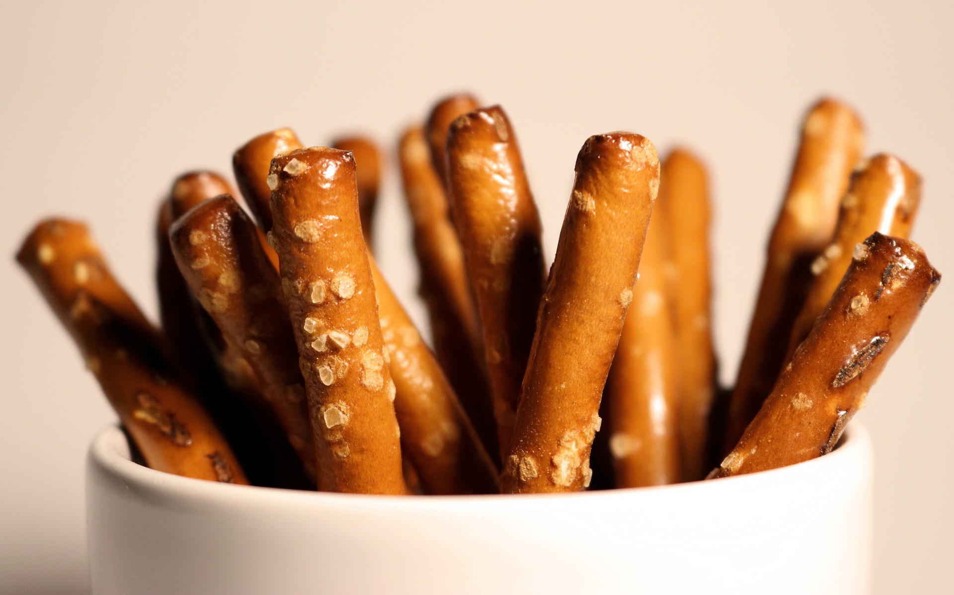 21 Best Airplane Snacks [Tasty and Affordable!] - Travel By Maya